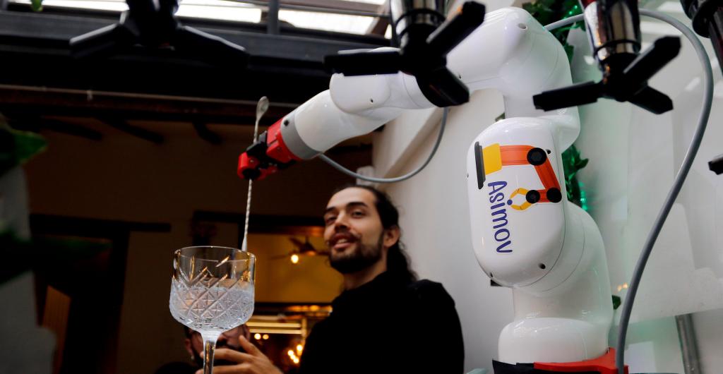 'Isaac' el primer robot bartender de Colombia - La Prensa Hoy
